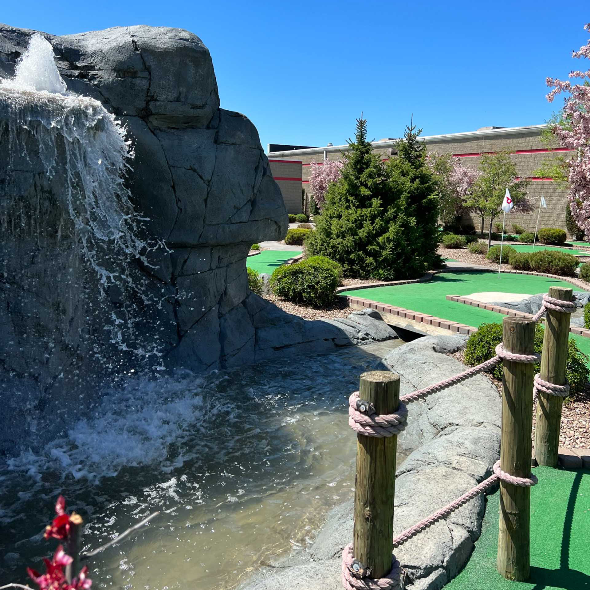 Mini-Golf - LASERTRON - Buffalo